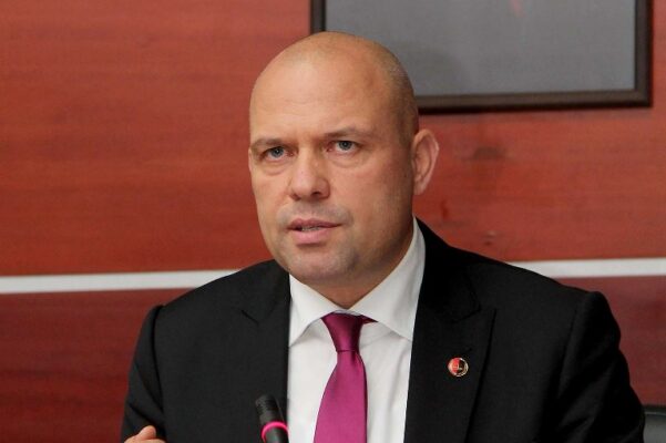 Ylli Manjani për sherrin Lapaj – Shabani: Mirë t’u bëhet që zihen. Këta ...