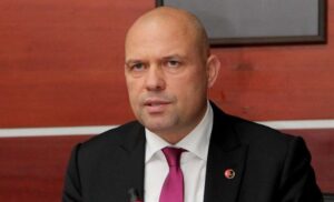 Ylli Manjani: Shkolla e Arben Rakipit nxjerrë jo gjyqtarë e prokurorë ...