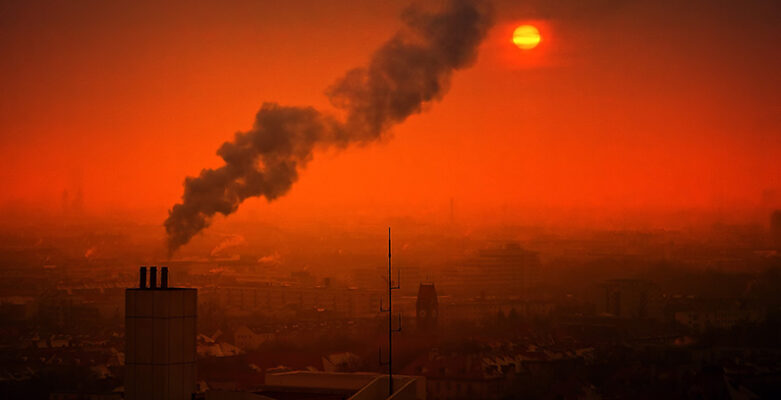 Studimi: Ndotja e ajrit rrit rrezikun e vdekjes nga Covid-19
