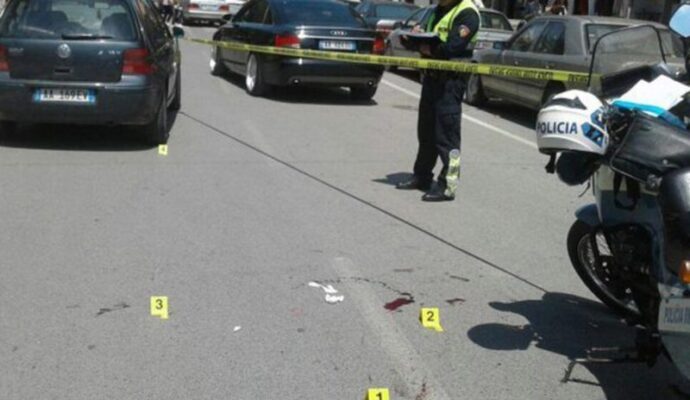 Aksident në Vlorë, përplasen dy makina, 3 të plagosur