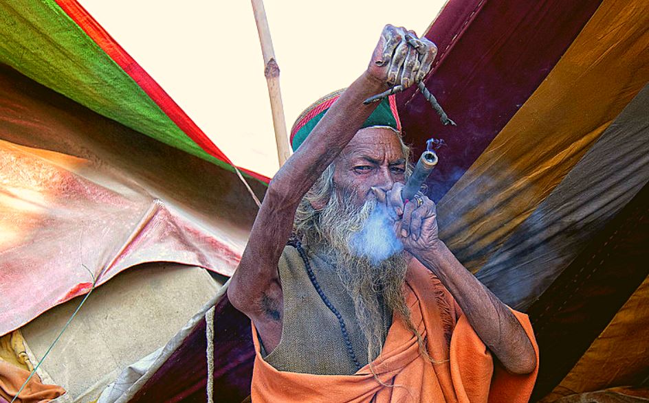 Burri që ka mbajtur krahun lart për 45 vite