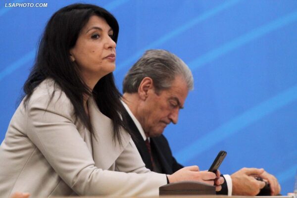 S’ka njerëz PD-ja për të zëvendësuar Berishën? Përgjigjet Jozefina Topalli