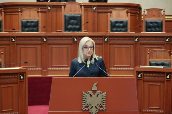 Kryeparlamentarja Nikolla i përgjigjet Bardhit për mandatin e Olta Xhaçkës