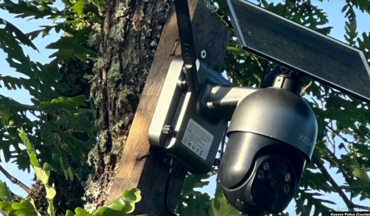 Policia e Kosovës gjen kamera në një rrugë, në kufirin lindor me ...