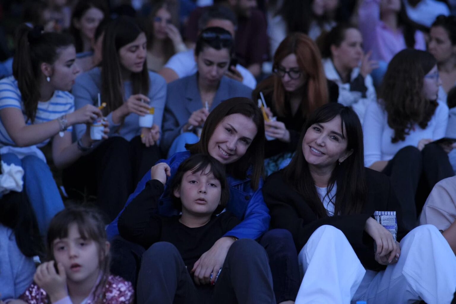 Shfaqja ujore “Fous de Bassin” te Liqeni i Tiranës rrëmben vëmendjen e ...