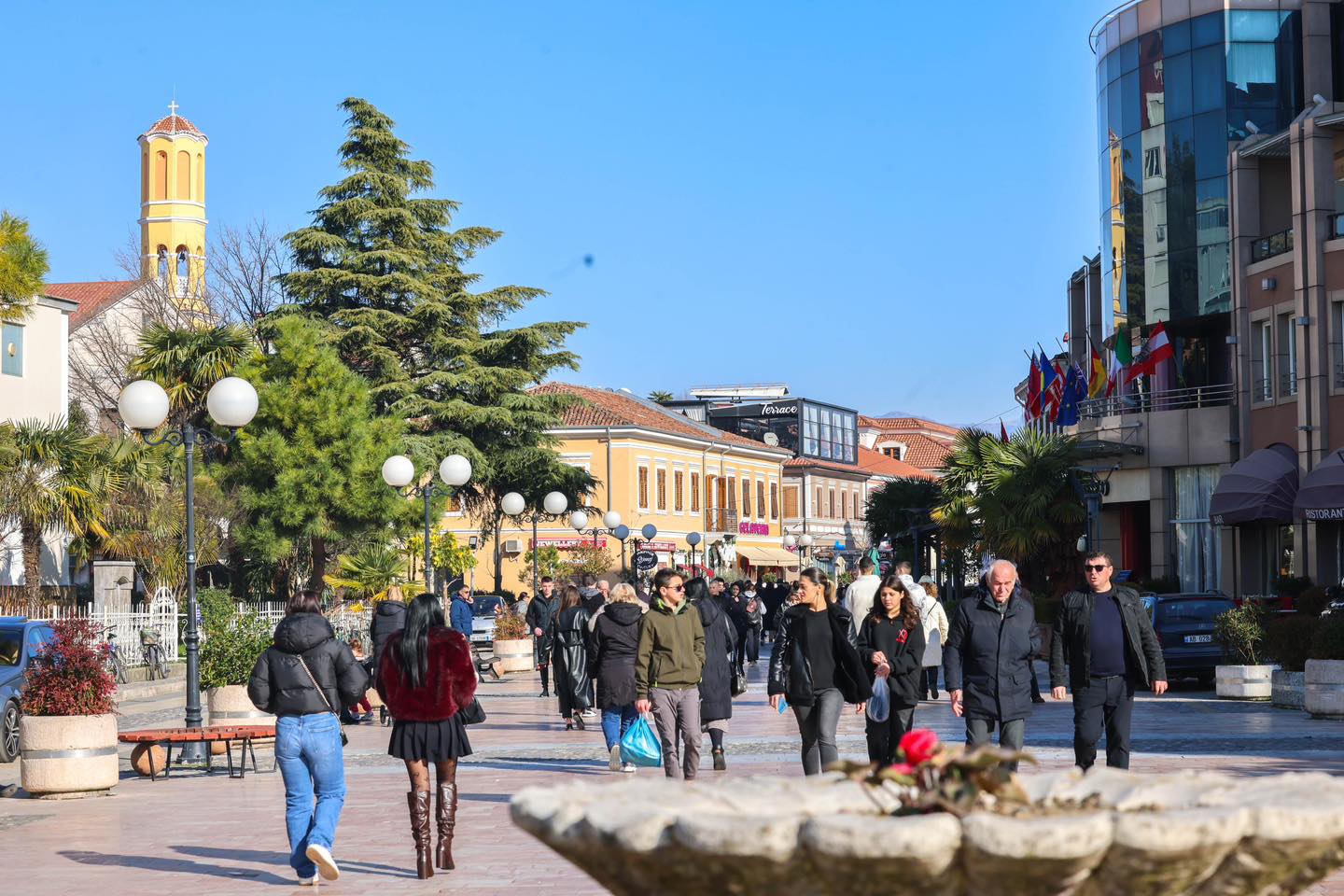 Benet Beci sjell me foto, gjallërinë e së dielës me diell të Shkodër