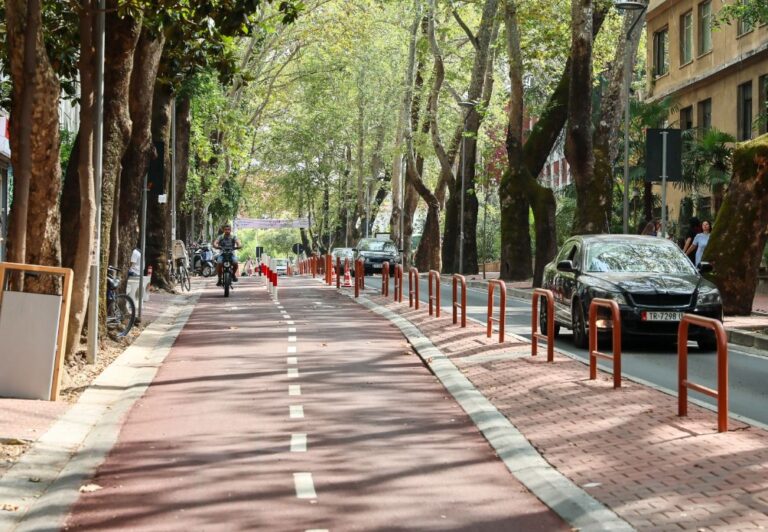 Anuela Ristani inspekton përfundimin e rrugës te shkolla Kosova: “Do ...