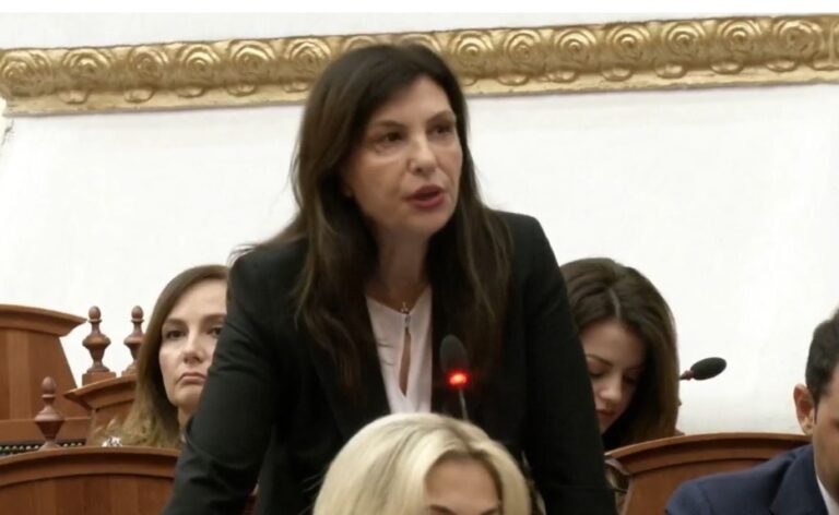 Jozefina Topalli flet për herë të parë pas 8 vitesh në Kuvend ...