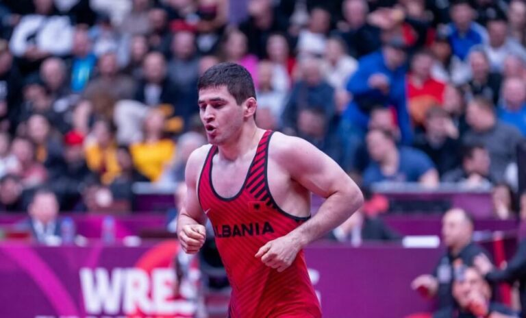 Fitoi medalje argjendi në Botëror, nderohet Chermen Valiev